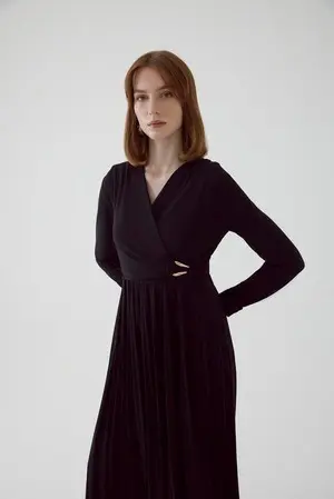 EXQUISE Braeden Pleated Knit Wrap Midi Dress