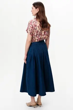 EXQUISE Fitted Midi Skirt With Side Slit