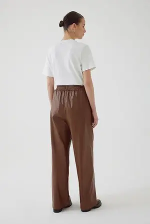 EXQUISE Vegan Leather Trousers With Pockets And Elastic Waist