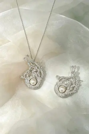 CLASSICHARMS Cora Freshwater Pearl Reef Brooch - Silver
