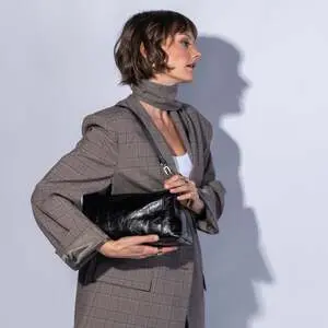 Hobo Darcy Shoulder Bag - Black