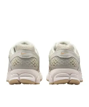 Nike Zoom Vomero 5 Low Top Sneakers