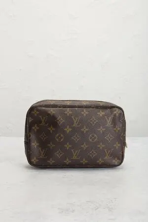 LOUIS VUITTON Monogram Trousse Toilette 23 Pouch