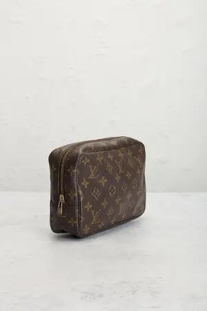 LOUIS VUITTON Monogram Trousse Toilette 23 Pouch