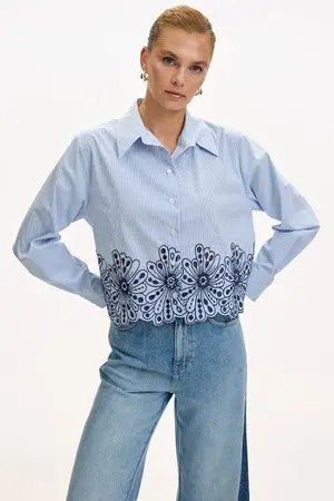 EXQUISE Apollina Embroidered Long Sleeve Crop Shirt