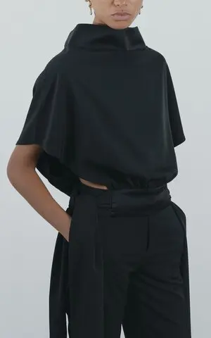 Arakii Exclusive Open Side Top