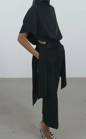Arakii Exclusive Open Side Top