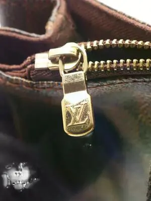 LOUIS VUITTON 2008 Bobourg Damier Ebène Tote Bag