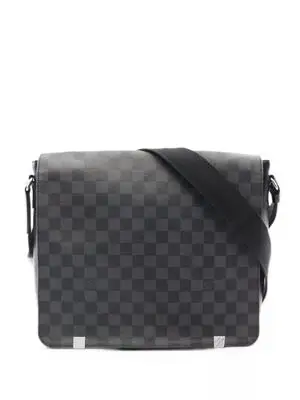 LOUIS VUITTON 2017 Mm District Damier Graphite Shoulder Bag - Black