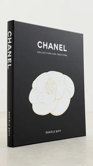GRAPHIC IMAGE Chanel Collections And Creations Book - Black
