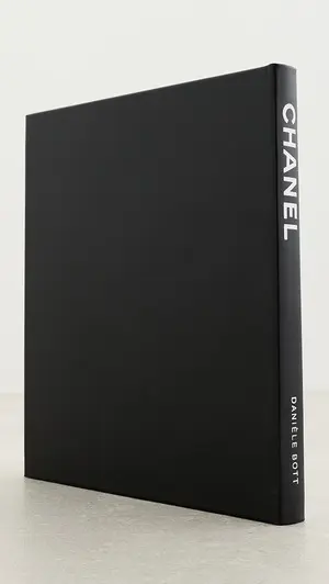 GRAPHIC IMAGE Chanel Collections And Creations Book