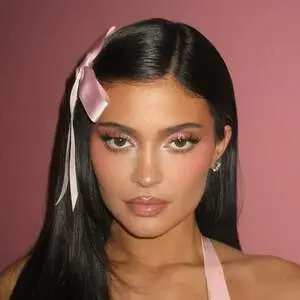 KYLIE COSMETICS The Winter Kissed Palette