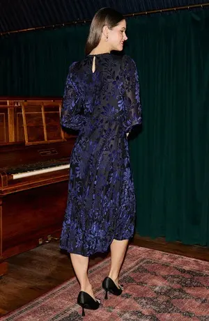 YUMI Velvet Floral Midi Dress
