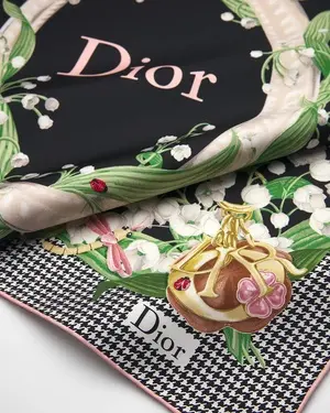 Dior Lucky Médaillon 90 Square Scarf