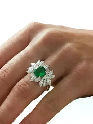 HYT JEWELRY Emerald And Diamond Ring