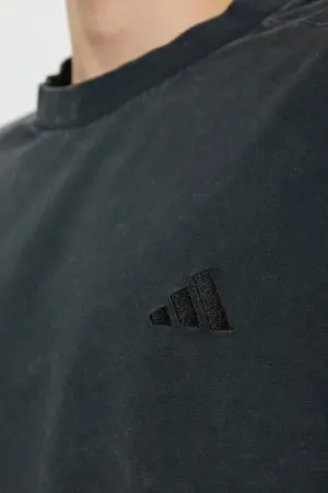 Adidas T-shirt