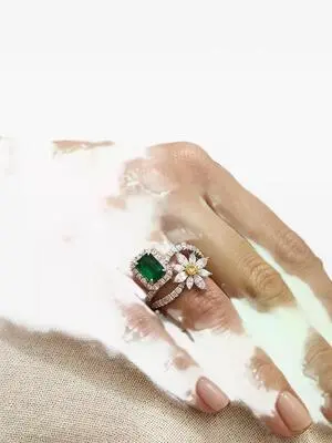 HYT JEWELRY Emerald And Diamond Flower Ring