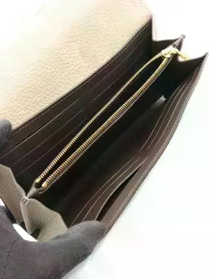 LOUIS VUITTON 2021s Capucines Leather Wallet