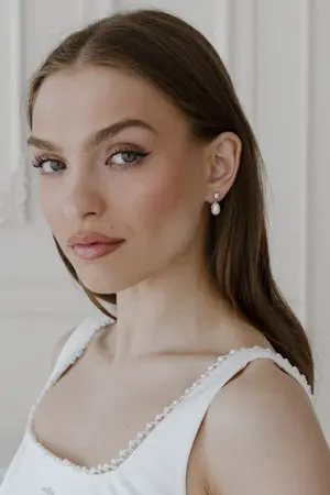 UNTAMED PETALS Greer Pearl And Crystal Earrings