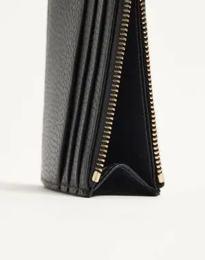 Valentino Garavani Rockstud Grainy Calfskin Cardholder With Zip