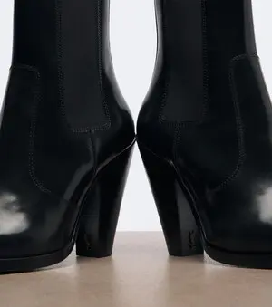 Saint Laurent Dylan Leather Chelsea Boots