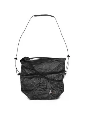 ROA Crinkled-effect Logo-print Messenger Bag - Black