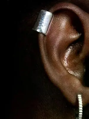 DOWER & HALL Nomad Hammered Ear Cuff