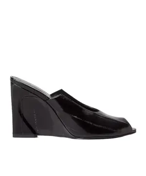 Fendi Hagfish Leather Sandals - Black