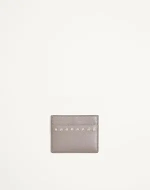 Valentino Garavani Rockstud Cardholder In Grainy Calfskin - Grey