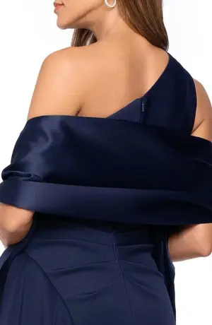 XSCAPE EVENINGS Satin Shawl