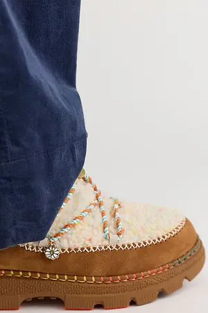 L.l.bean L. L.bean Wicked Cozy Laced Boots - Brown