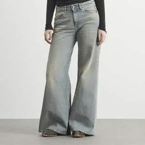 DIESEL® 1978 D-akemi Wide Leg Jeans