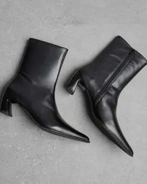 VAGABOND SHOEMAKERS Ilona Heel Boots
