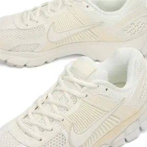 Nike Zoom Vomero Sneakers