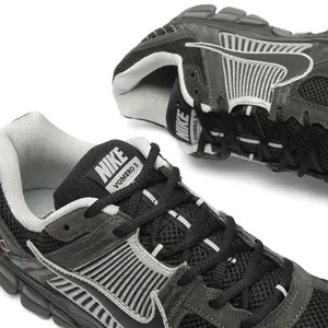Nike Zoom Vomero 5 Sneakers
