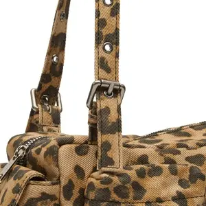 SAMO ONDOH Pocket Utility Shoulder Bag Medium