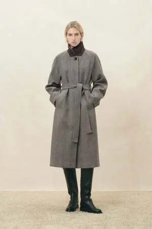 Fabrique Paula Belted Herringbone Long Coat In Wool Blend - Grey