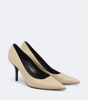 THE ROW Rita Leather Pumps - Beige