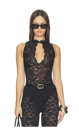 Superdown Matilda Keyhole Top - Black