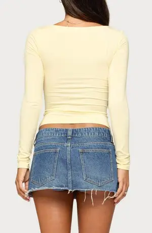 EDIKTED Manka Twisted Long Sleeve Crop Top