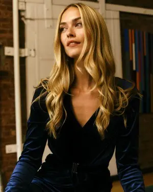 CARTOLINA Ulla Velvet Midi Dress - Navy