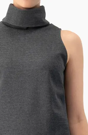 IVONNE Sleeveless Turtleneck Knit Top