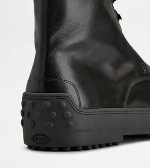 TOD'S Winter Gommino Ankle Boots In Leather