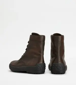 TOD'S Winter Gommino Ankle Boots In Leather