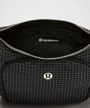 Lululemon City Essentials Small Shoulder Bag 3l Evolve
