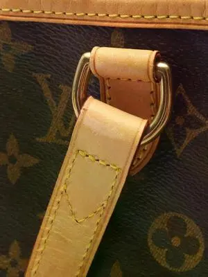 LOUIS VUITTON 2006 Batignolles Monogram Tote Bag