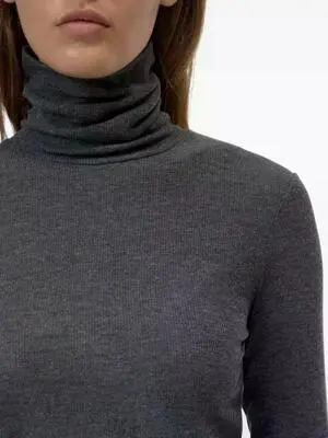 Closed Ribbed Top