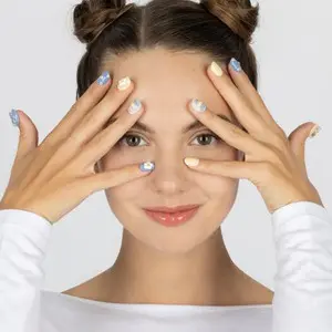 3H NAILS Daisy Dewshort Round Press-on Nails
