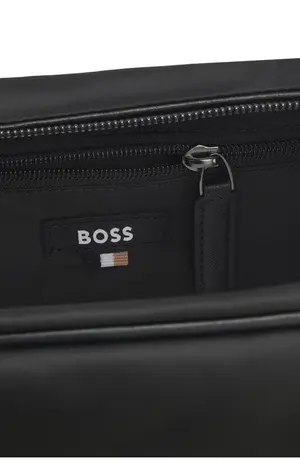 BOSS B Icon Washbag
