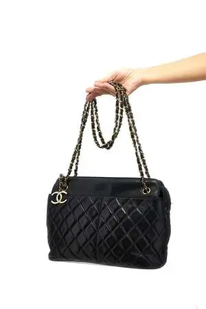 REWIND VINTAGE AFFAIRS Vintage Chanel Shoulder Bag